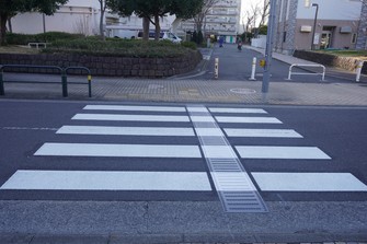 55% of car drivers in Japan don't stop for pedestrians at crosswalks ...