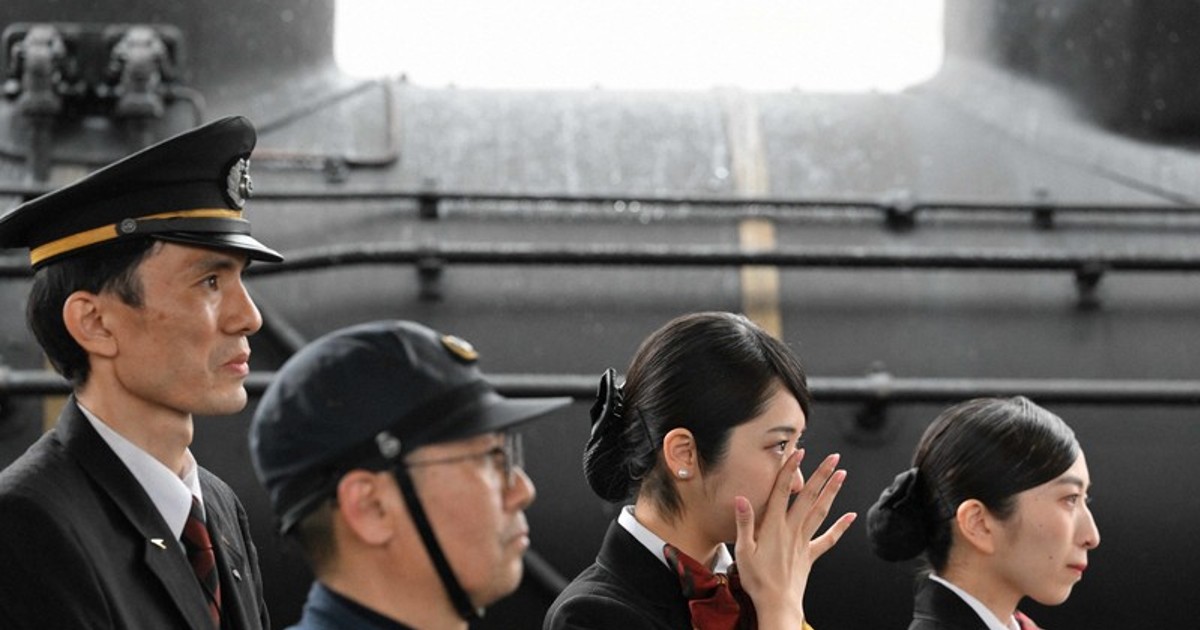 In Photos: Fans, crew enjoy southwest Japan steam locomotive's final ...