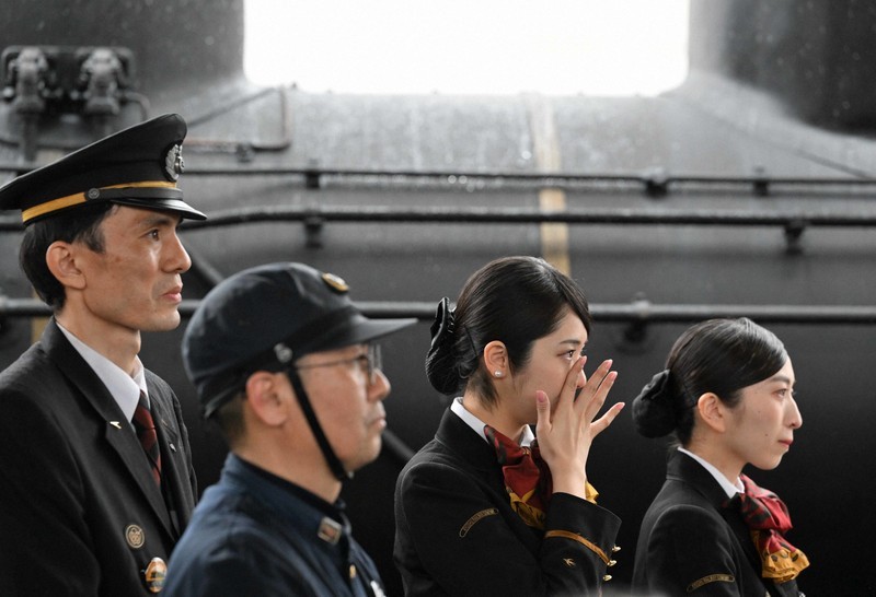 In Photos: Fans, crew enjoy southwest Japan steam locomotive's final ...
