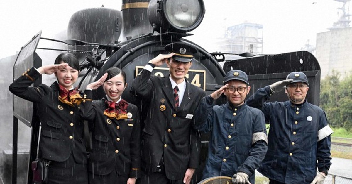 In Photos: Fans, crew enjoy southwest Japan steam locomotive's final ...