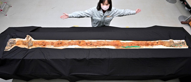 Giant blade found in Japan's ancient capital a single, double-edged ...