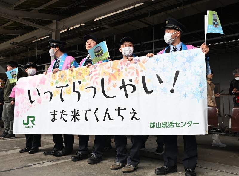 福島の景色楽しんで JR観光列車「あいづSATONO」運行開始 [写真特集5/5] | 毎日新聞