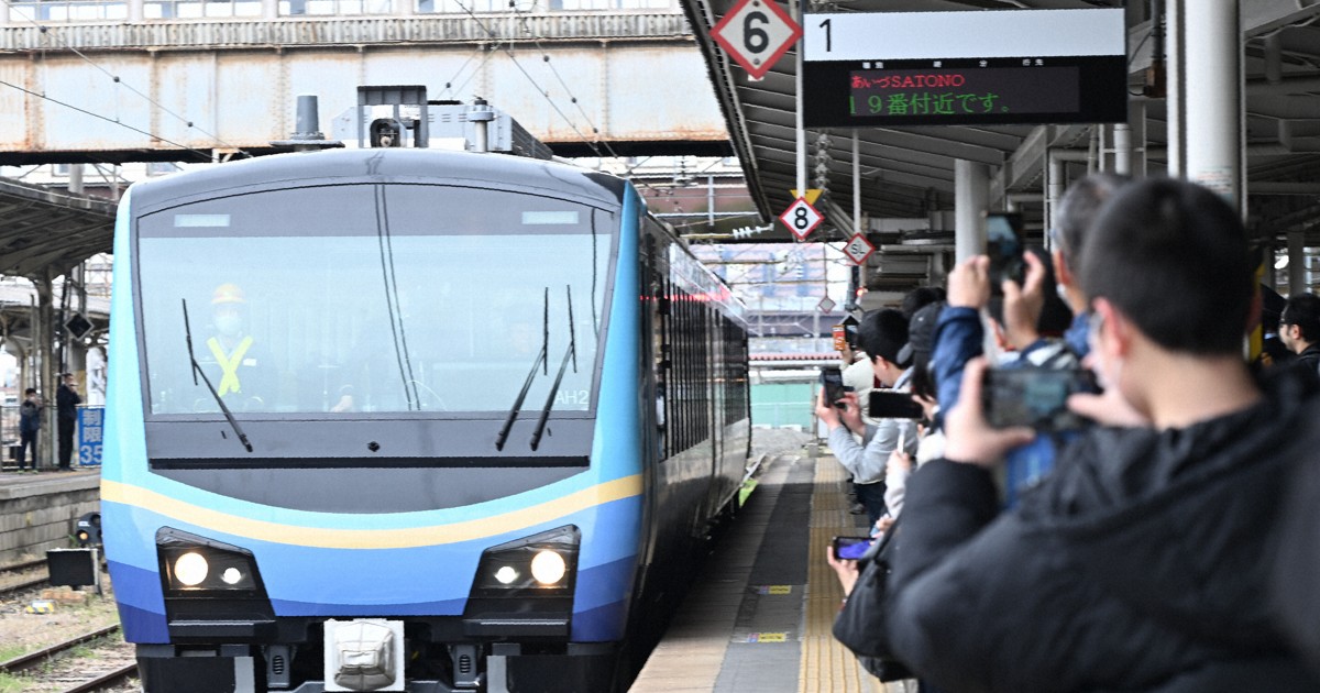 福島の景色楽しんで JR観光列車「あいづSATONO」運行開始 [写真特集5/5] | 毎日新聞