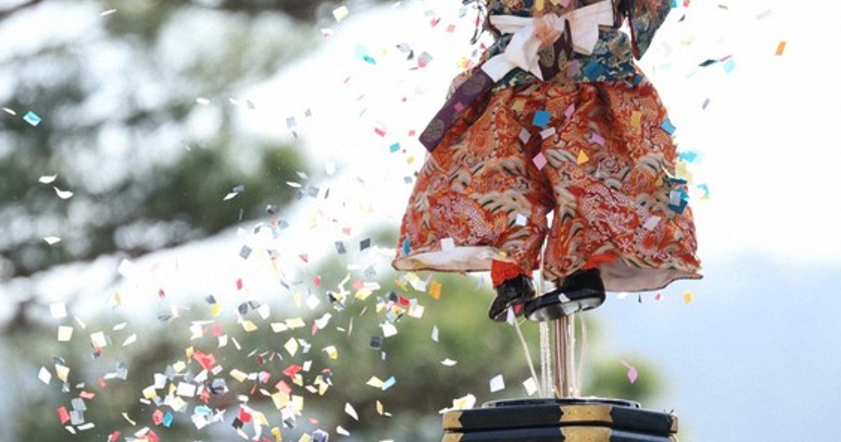In Photos: Showy floats in Japan's Spring Takayama Festival mesmerize ...