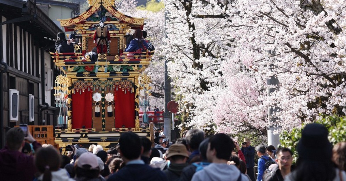 In Photos: Showy floats in Japan's Spring Takayama Festival mesmerize ...