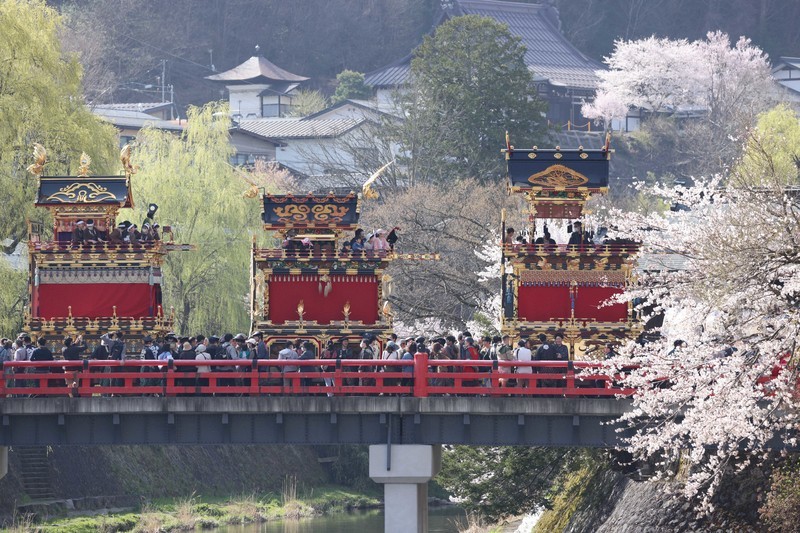 In Photos: Showy floats in Japan's Spring Takayama Festival mesmerize ...
