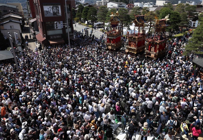 In Photos: Showy floats in Japan's Spring Takayama Festival mesmerize ...