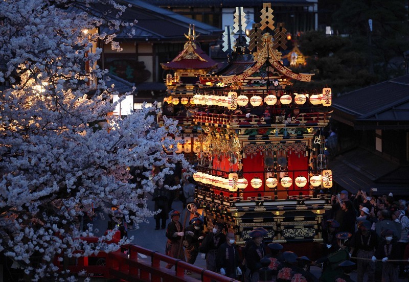 In Photos: Showy floats in Japan's Spring Takayama Festival mesmerize ...