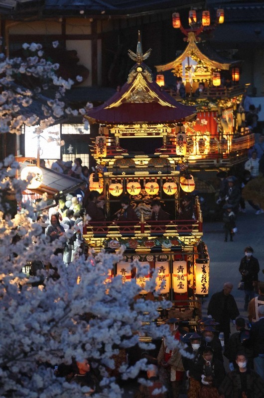 In Photos: Showy floats in Japan's Spring Takayama Festival mesmerize ...