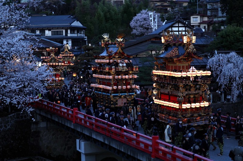 In Photos: Showy floats in Japan's Spring Takayama Festival mesmerize ...