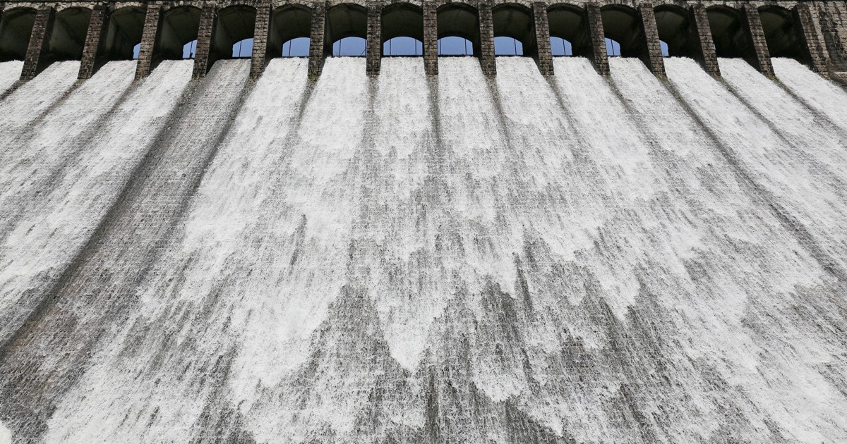 Retro Japan: Centenarian Kobe dam delights with water cascade like lace ...