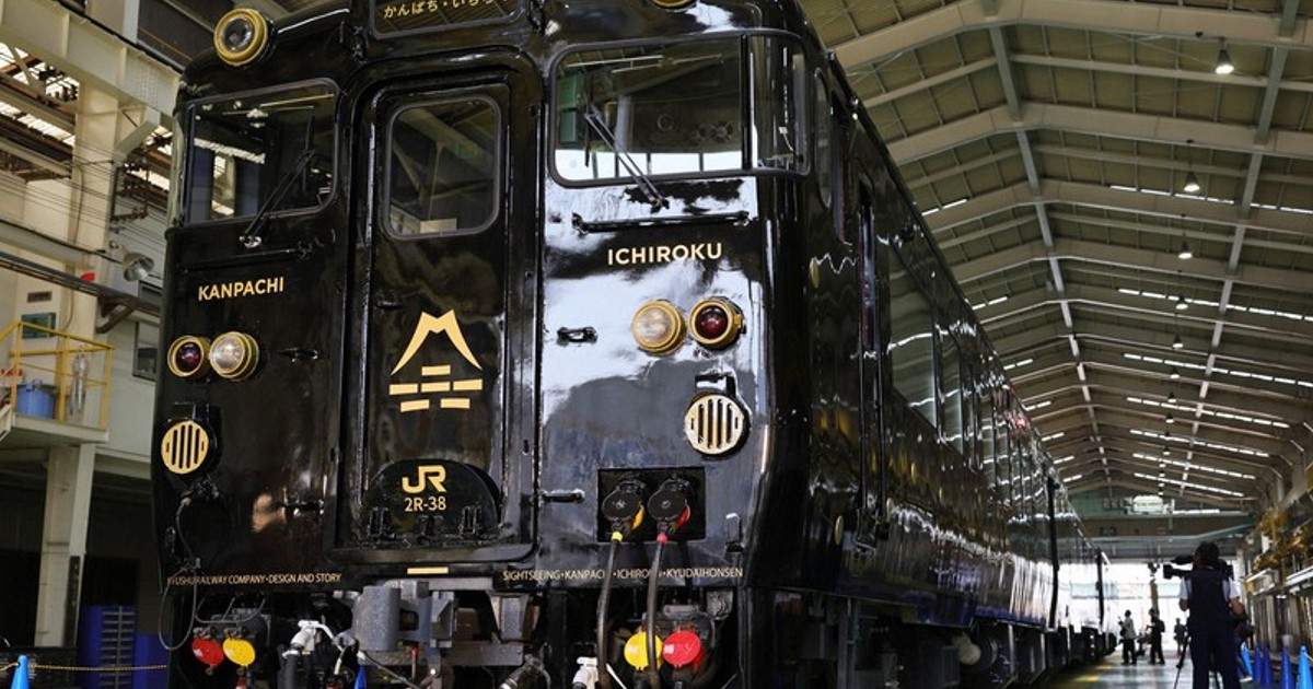 In Photos: Gorgeous sightseeing train dubbed 'moving suites' unveiled ...