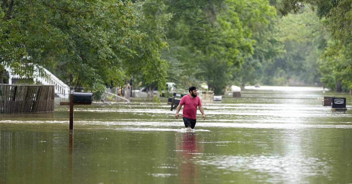 Hundreds rescued from flooding in Texas as waters continue rising in ...