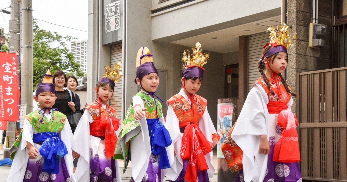 Easy Japanese news in translation: Kids parade in Fukuoka Prefecture to ...