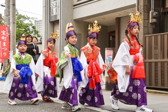 Easy Japanese news in translation: Kids parade in Fukuoka Prefecture to ...