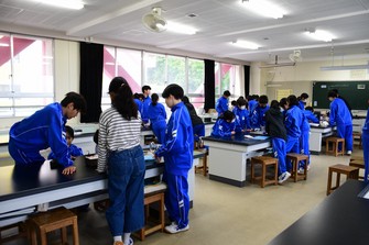 School liberalizes dress code in 1st for public junior high in Japan's ...