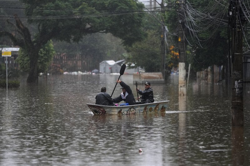 Flooding forecast to worsen in Brazil's south, where many who remain ...