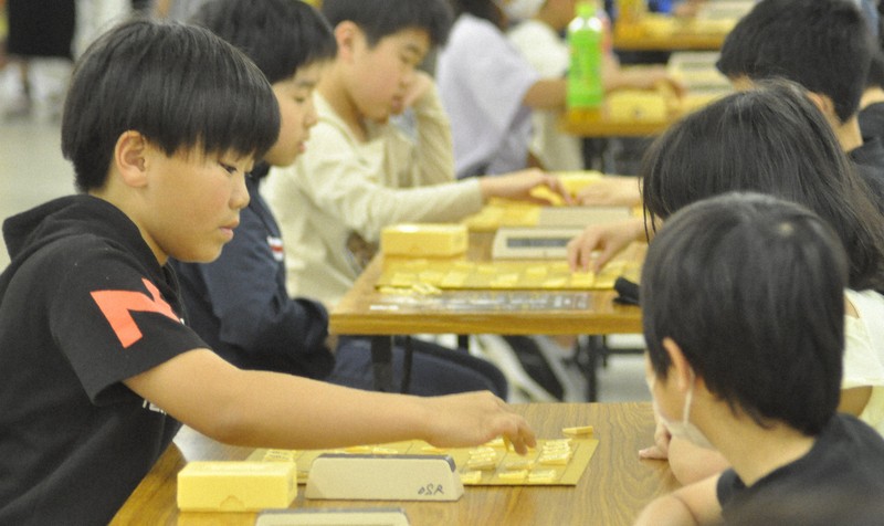 Easy Japanese news in translation: Child shogi champs to greet Meijin ...
