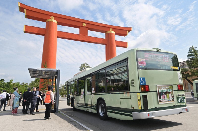 Limited express sightseeing bus service begins in Kyoto to ease ...