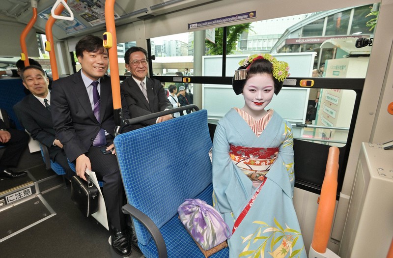Limited express sightseeing bus service begins in Kyoto to ease ...