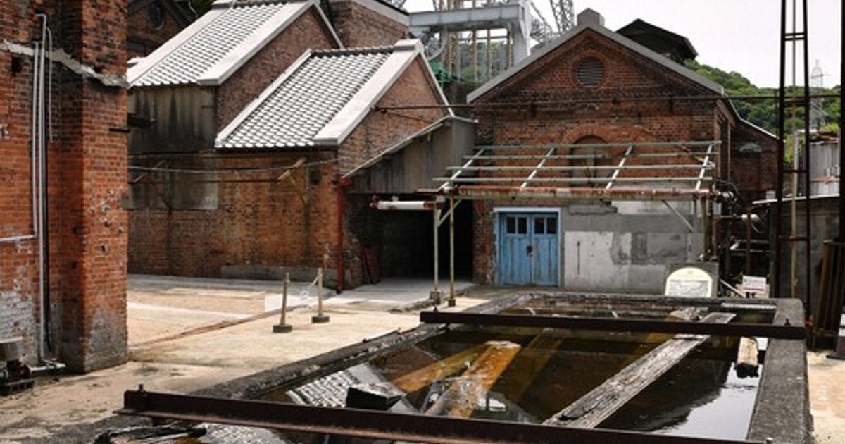 Retro Japan in Photos: Memories of an era envelop former Mitsui Miike ...