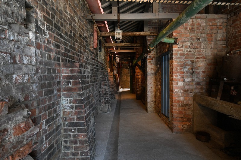 Retro Japan in Photos: Memories of an era envelop former Mitsui Miike ...