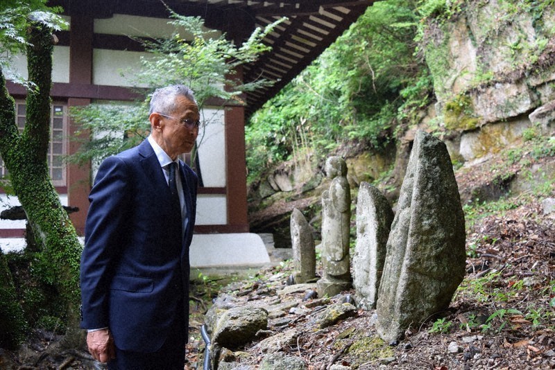 Kin of US soldiers, son of Japan war criminal, mourn POWs executed in ...