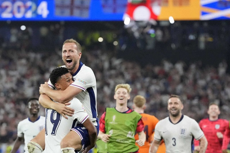 イングランド代表ケーン ワトキンス決勝弾に歓喜「素晴らしい」 ベリンガムも感謝「彼はヒーロー」(スポニチ) 毎日新聞