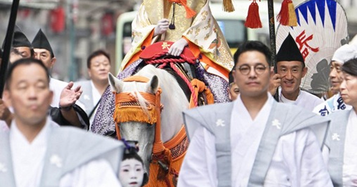 In Photos: Child in Heian costume joins ceremony heralding start of ...