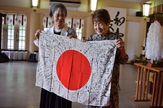 Return of WWII Japanese soldier's good-luck flag an opportunity to think about peace - The Mainichi