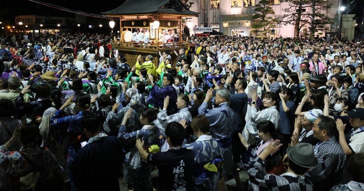 Easy Japanese news in translation: Gujo Odori dance festival begins in ...