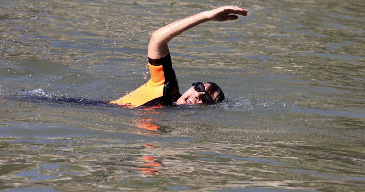 Paris mayor dips into the Seine River to showcase its improved ...