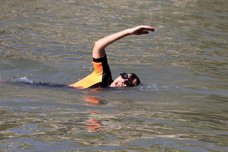 Paris mayor dips into the Seine River to showcase its improved ...