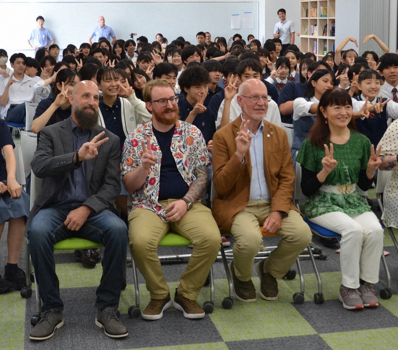 Descendant of linguist John Manjiro tells Nagoya students about value ...