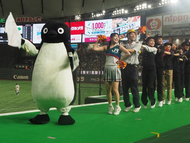 Suicaのペンギンが連続出場 「別の個体」説も 都市対抗 | 毎日新聞