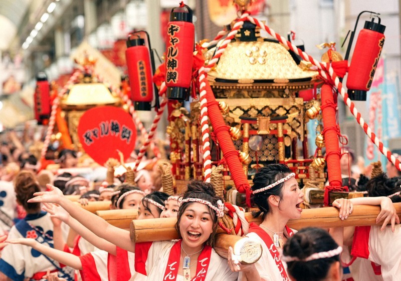 In Photos: Women vigorously carry portable shrines for Osaka summer ...