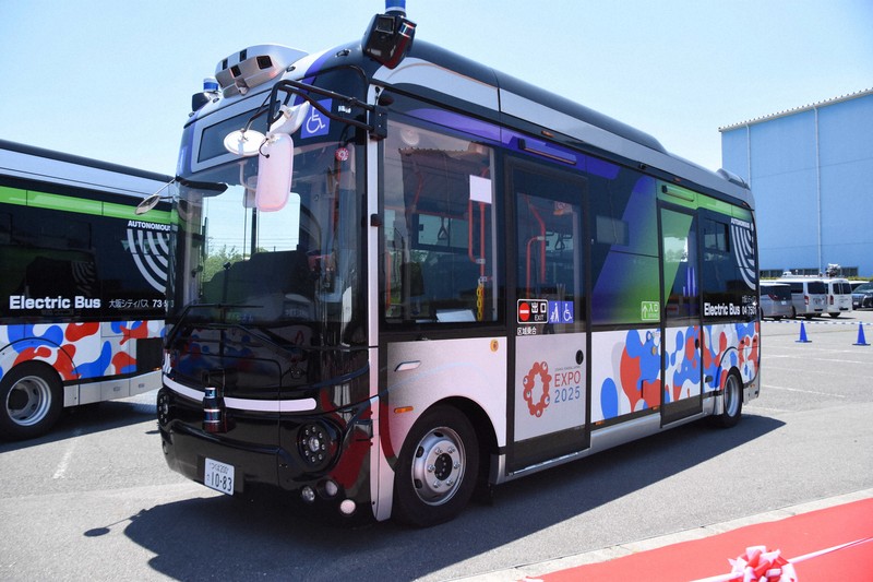 Easy Japanese news in translation: Self-driving electric buses shown ...