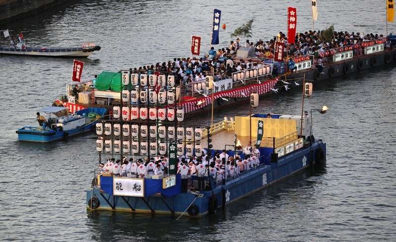 In Photos: Fireworks color Osaka river procession in finale of 1 of ...
