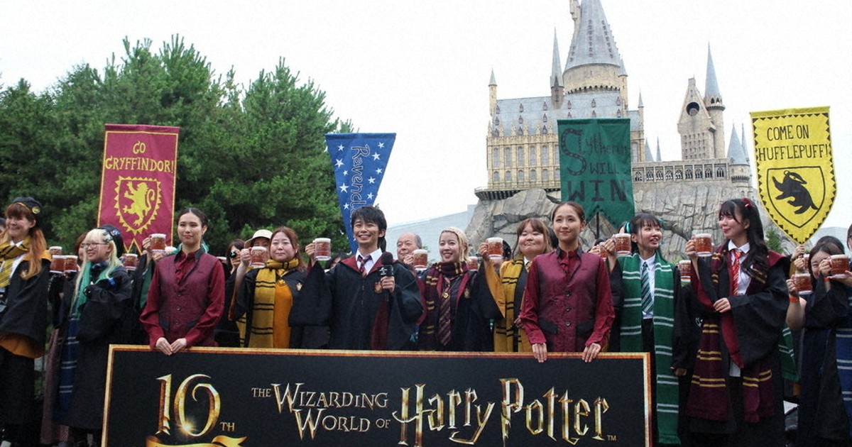 バタービールで乾杯！ USJ「ハリポタ」エリア10周年 加藤清史郎さん、ファンと祝福 ／和歌山 | 毎日新聞