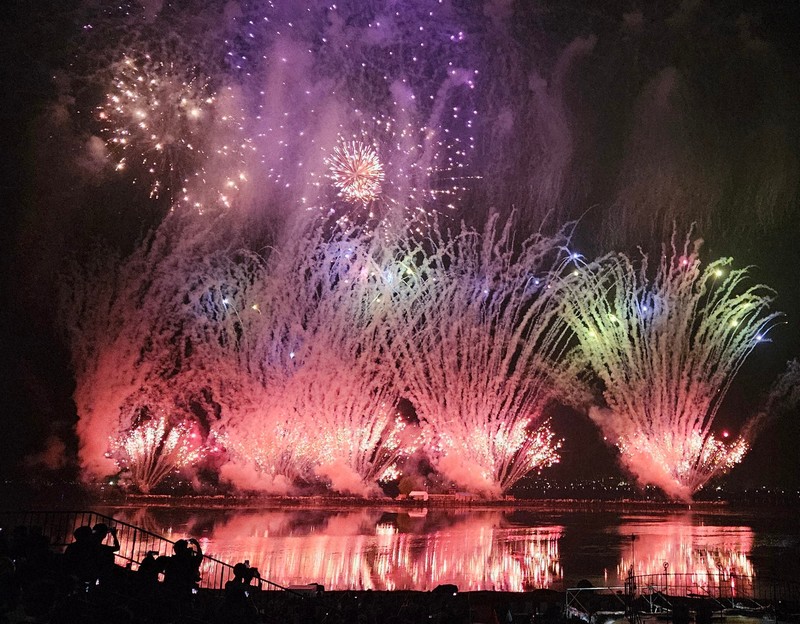 Japan Photo Journal: 76th Suwa Lake fireworks fest shimmers from water ...