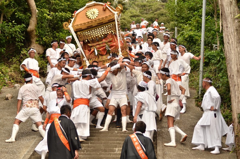 Japan Photo Journal: 50 people carry portable shrine down slope in ...
