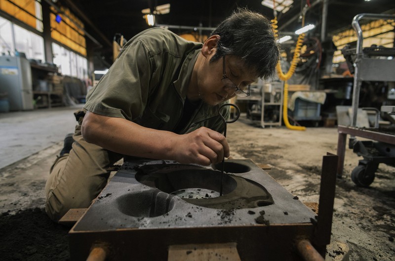 172-year-old Japanese factory preserves traditional way of making cast ...