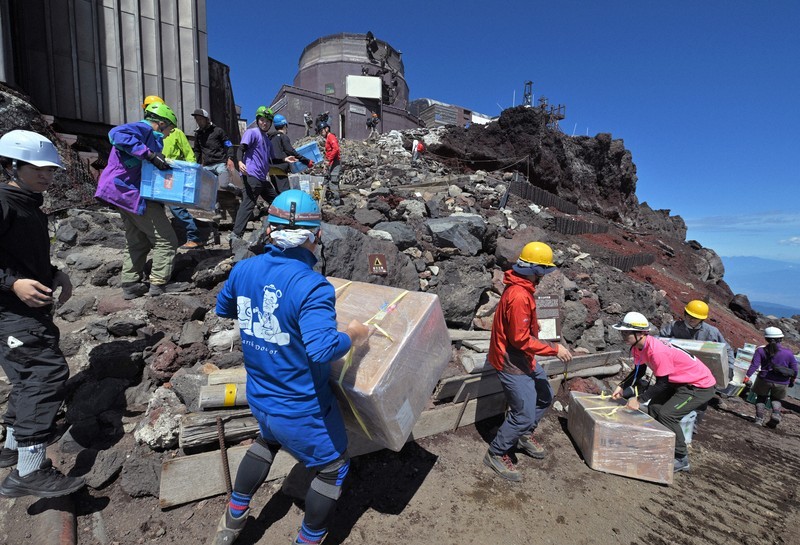 In Photos: Valuable weather research continues at summit of Japan's ...