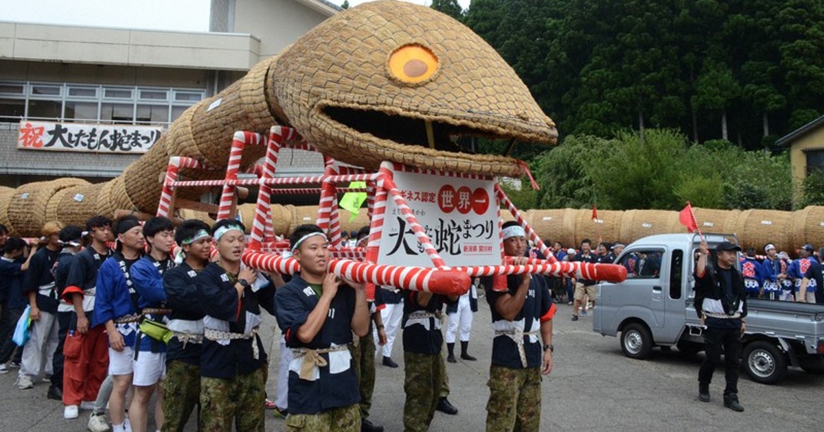 In Photos: Massive straw snake carried by hundreds in Japan village ...