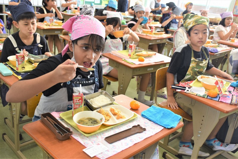 1st halal food lunches served at elementary, junior high schools in 2 ...
