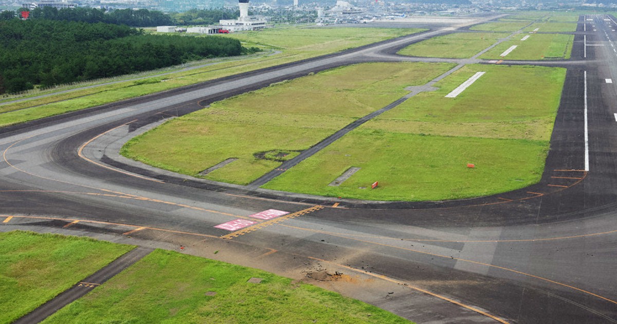 宮崎空港で不発弾爆発 誘導路陥没、直前に離陸機 戦中米軍投下 | 毎日新聞
