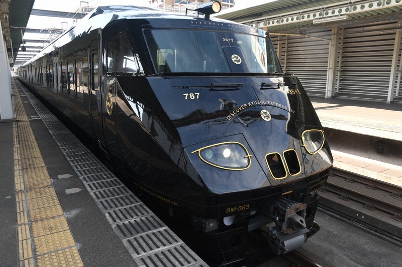 In Photos: 1st on-board entrance ceremony held on JR Kyushu's '36 Plus ...