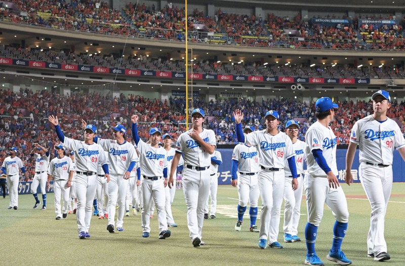 プロ野球 中日vsDeNA セ・リーグレギュラーシーズン最終戦 [写真特集2/21] | 毎日新聞