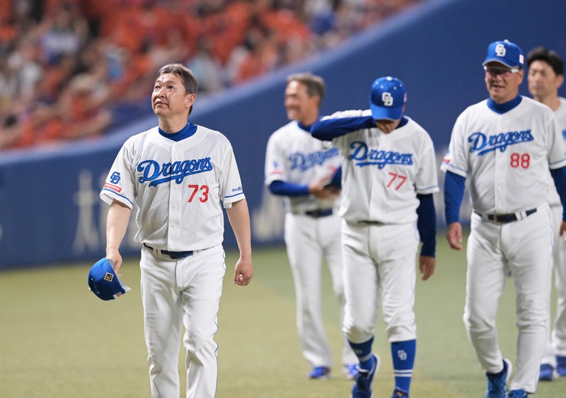 プロ野球 中日vsDeNA セ・リーグレギュラーシーズン最終戦 [写真特集2/21] | 毎日新聞