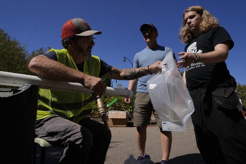 A week after Helene hit, thousands in US still without water struggle ...